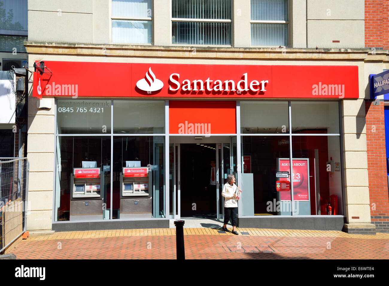 High street bank santander hi-res stock photography and images - Alamy