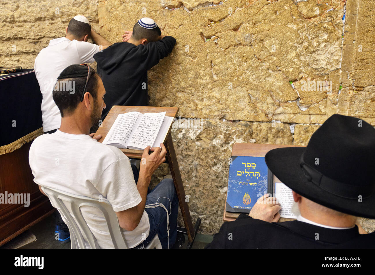 Jews read Torah at the Wailing Wall, Jerusalem, Israel Stock Photo - Alamy