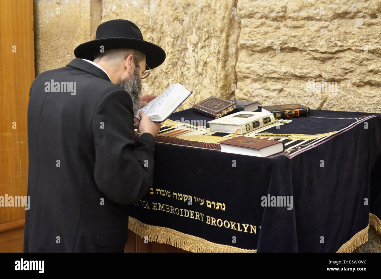 Torah ark jerusalem hi-res stock photography and images - Alamy