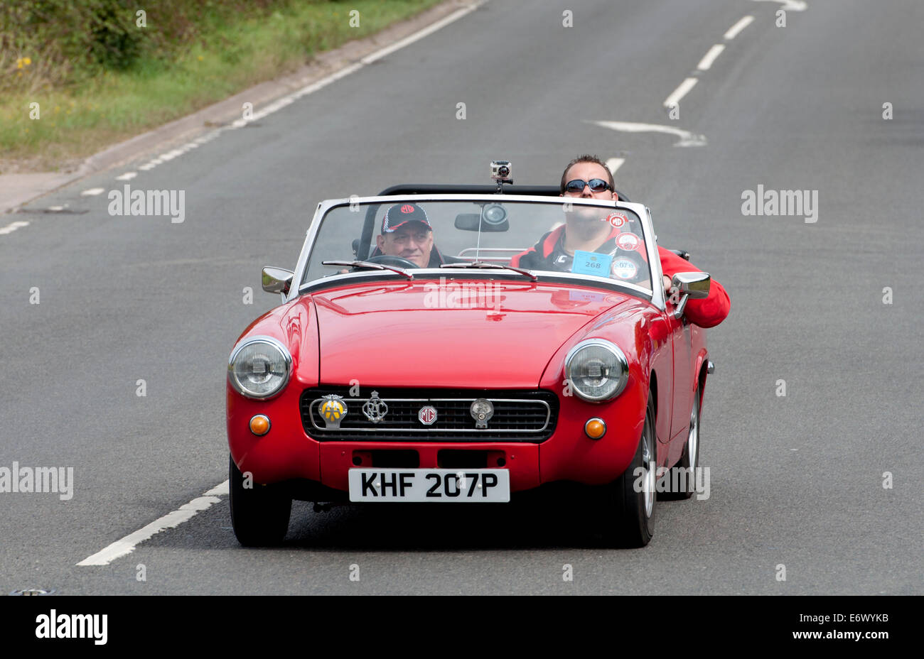 Midget person hi-res stock photography and images - Alamy