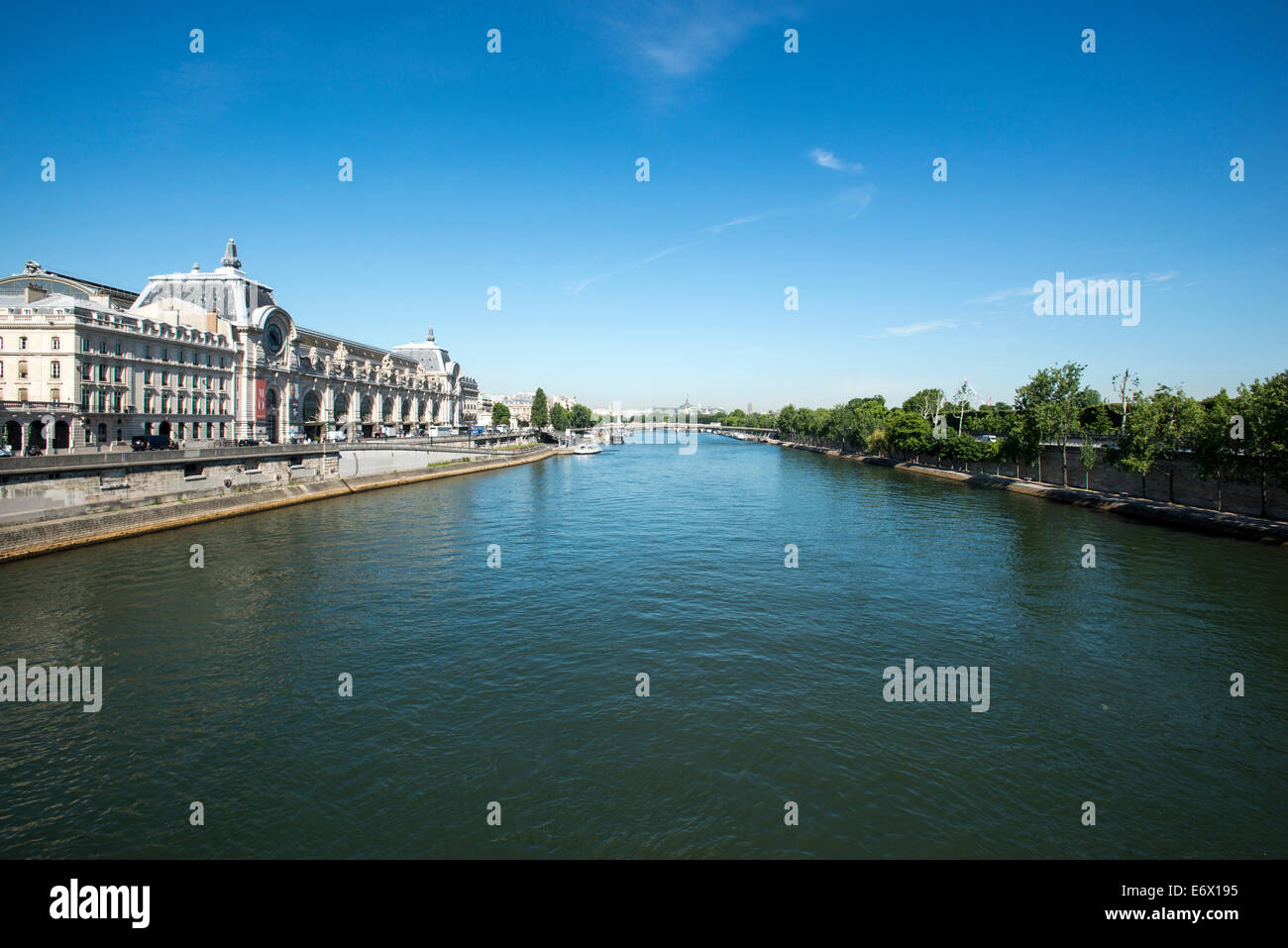 City view with bridges over the seine hi-res stock photography and ...