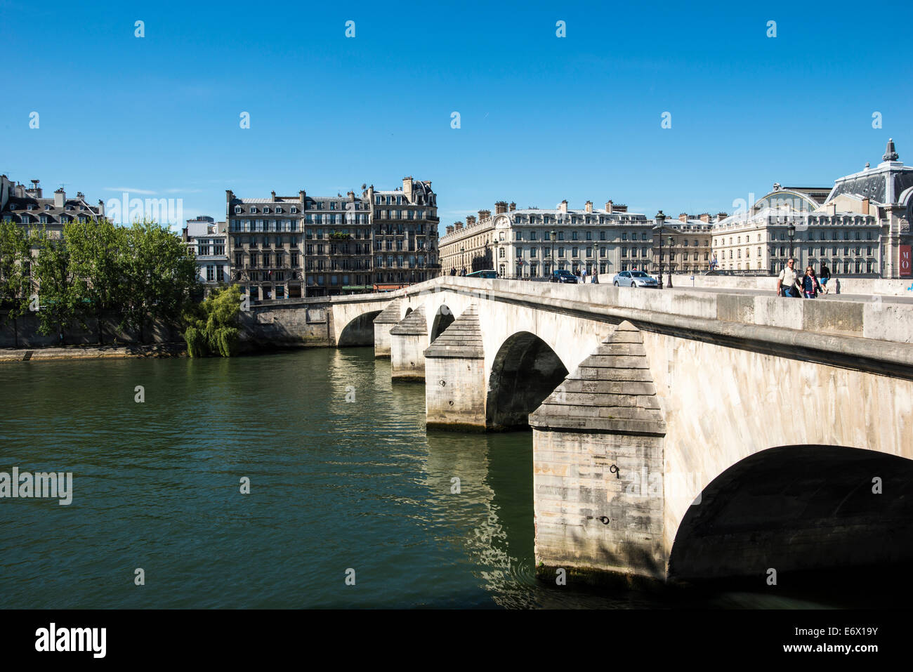 City view with bridges over the seine hi-res stock photography and ...
