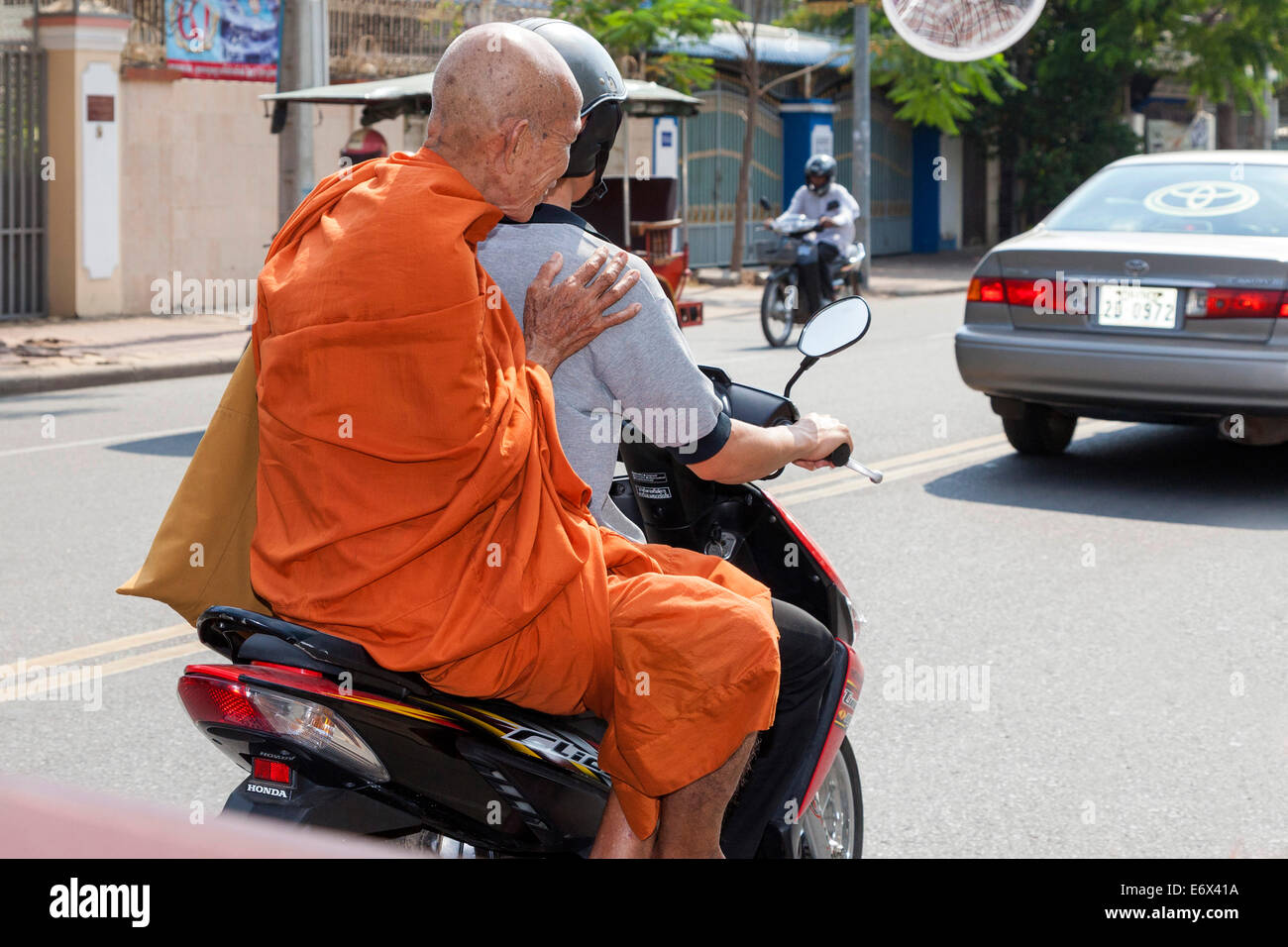 Monk on a motorcycle, Phnom Penh, Cambodia Stock Photo - Alamy