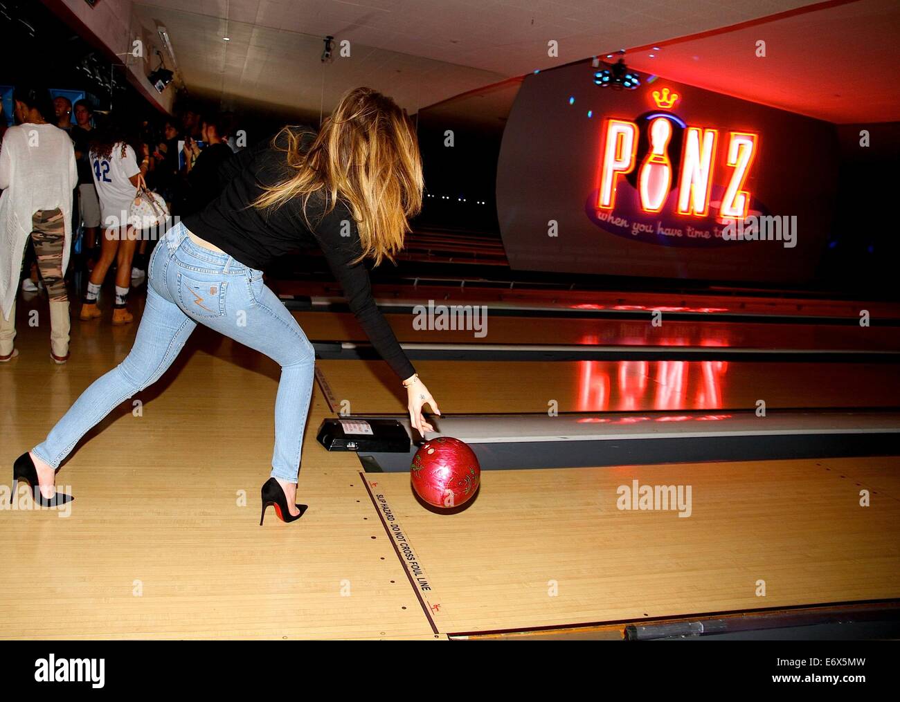 The Robin Hood Project Celebrity Bowling at Pinz Bowling Alley ...