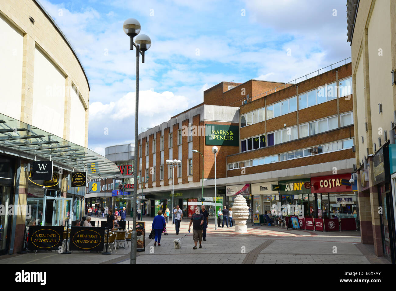Marlowes Shopping Centre from Riverside Centre, High Street, Hemel ...