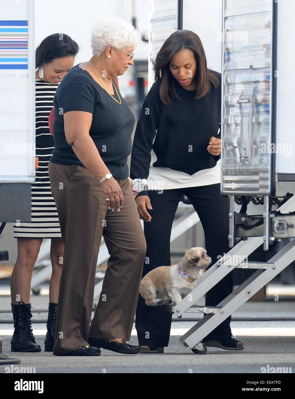 Actress Kerry Washington gets a special visit from parents, mom Valerie ...