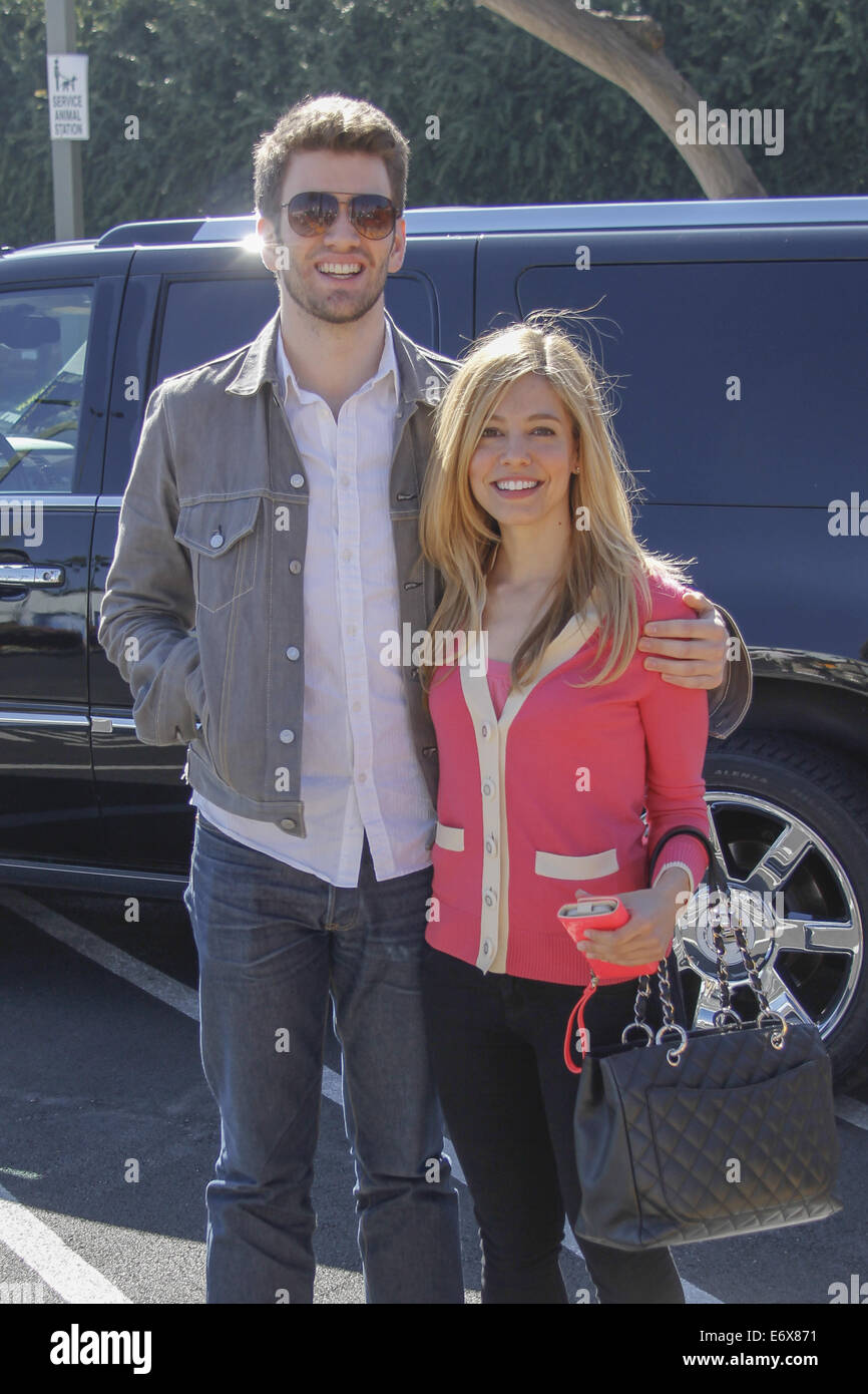 Barry Manilow Christian Slater, Michelle Dockery Guest on Extra with ...