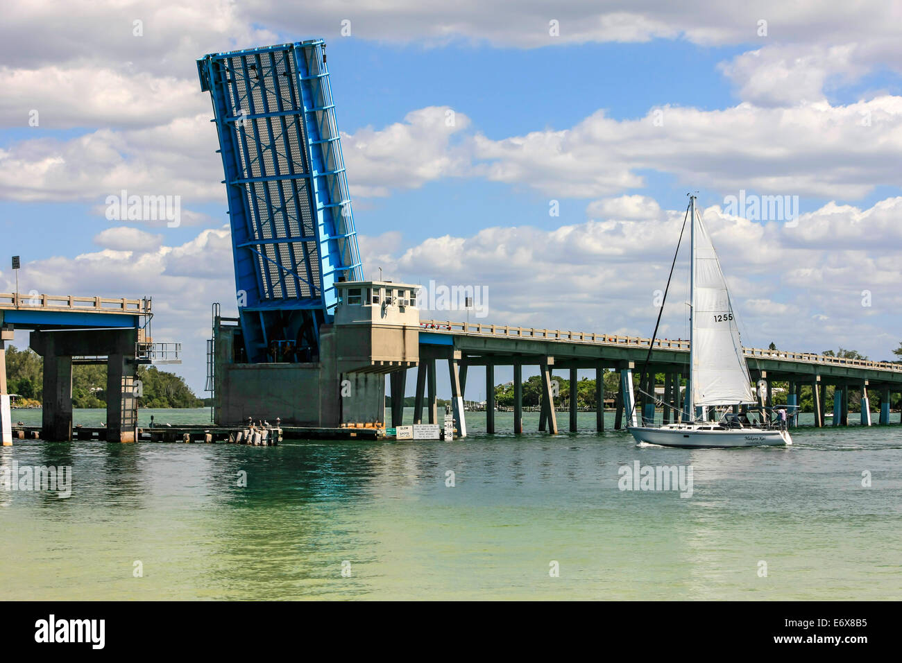 Drawbridge span hi-res stock photography and images - Alamy