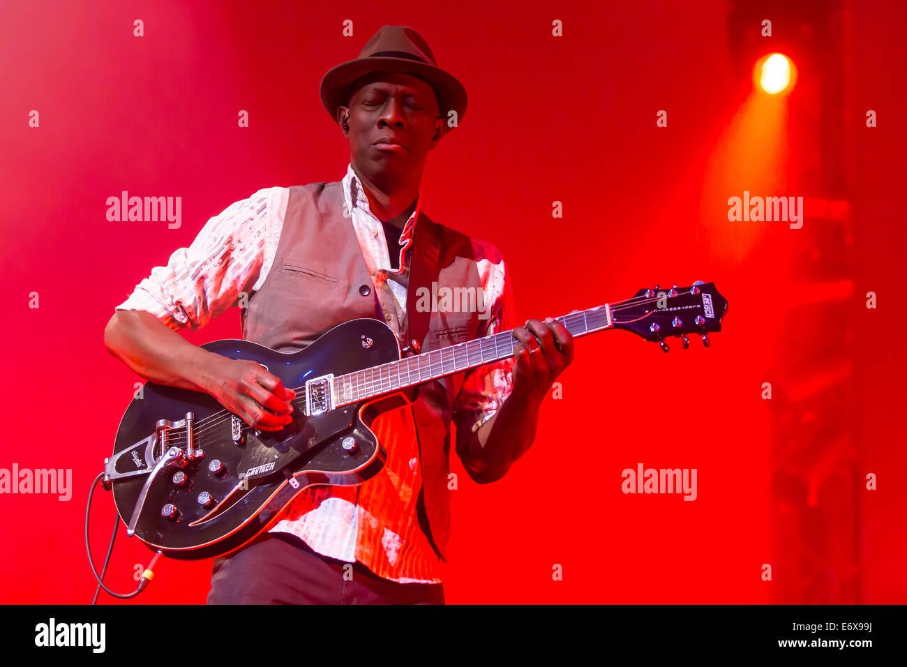 Singer With Afro Stock Photos & Singer With Afro Stock Images - Alamy