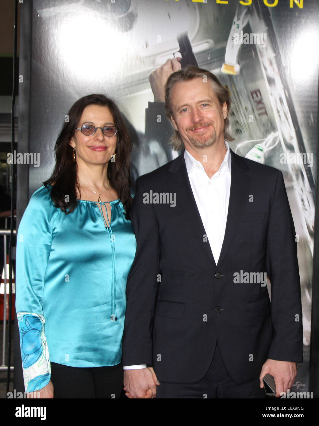 Non-Stop Premiere staring Liam Neeson and Julianne Moore Featuring ...