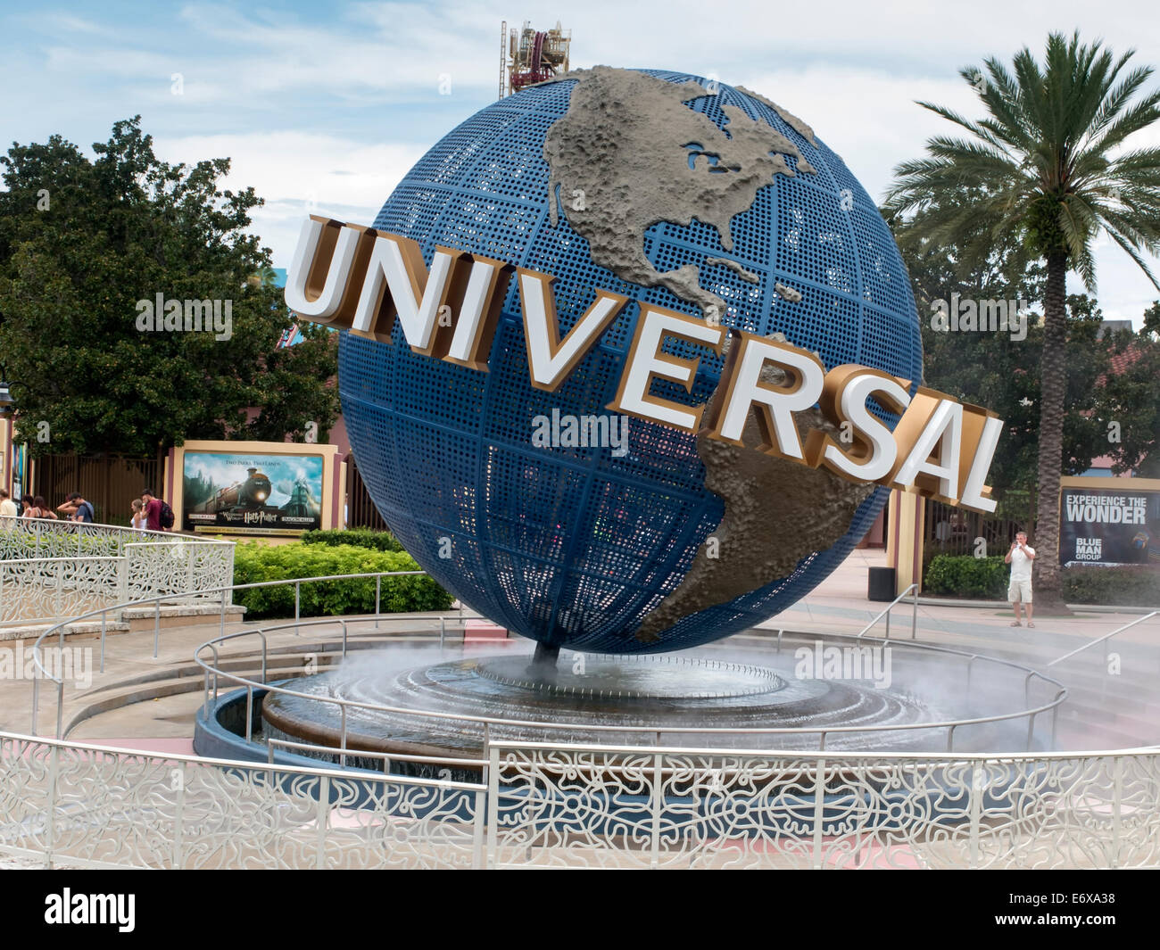 Universal studios orlando logo hi-res stock photography and images - Alamy