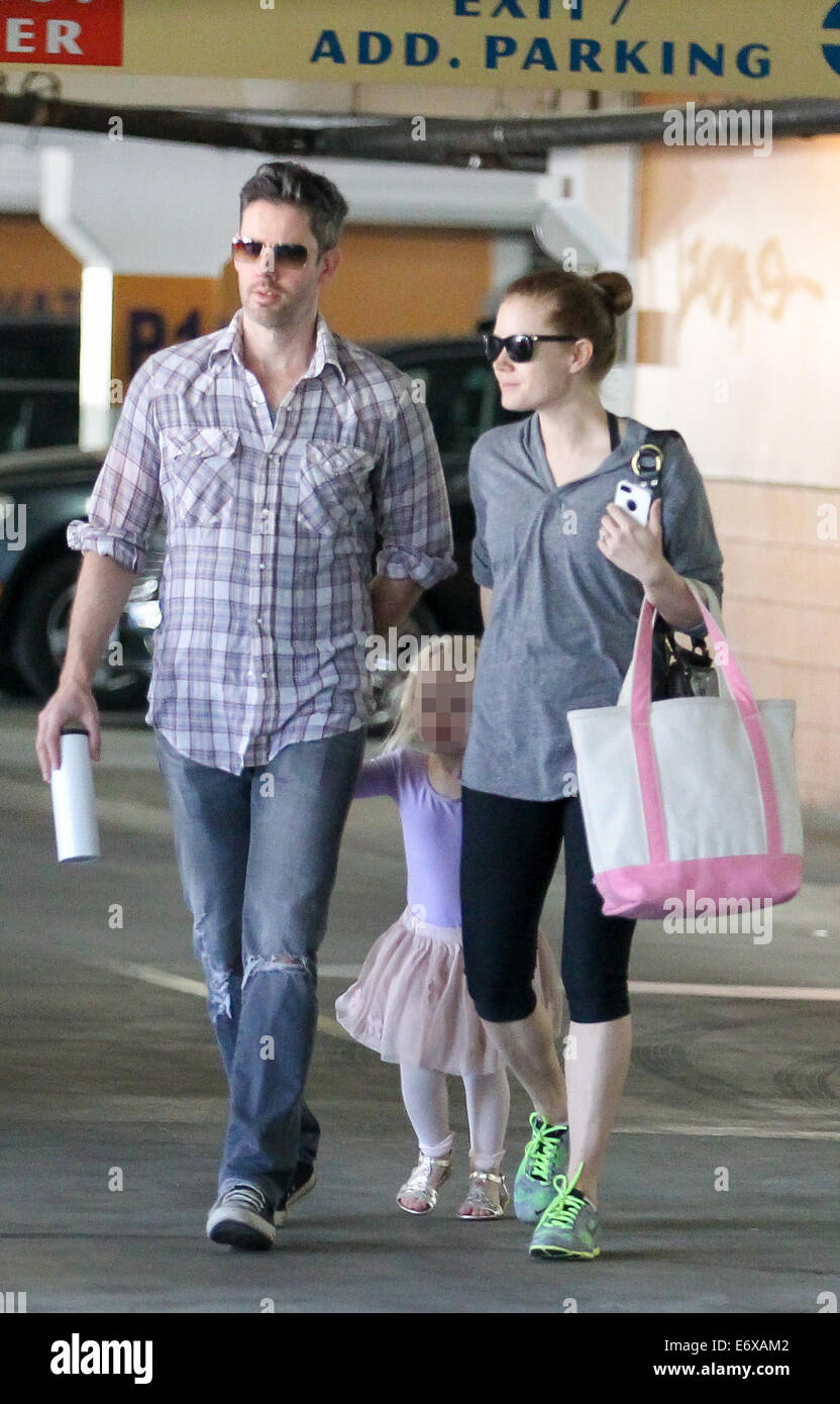 Amy Adams and partner Darren Le Gallo take their daughter Aviana to ...