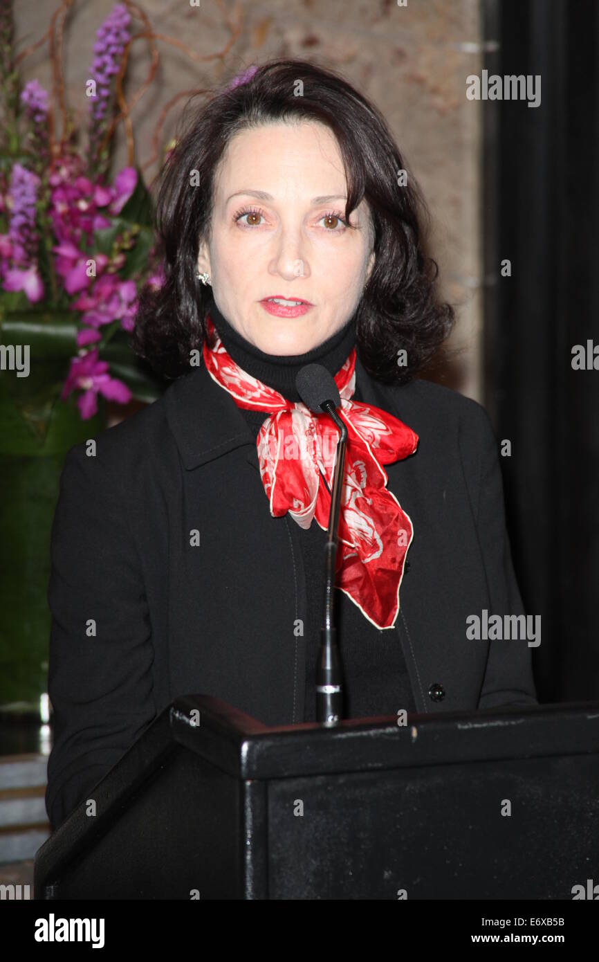 Actress bebe neuwirth hi-res stock photography and images - Alamy
