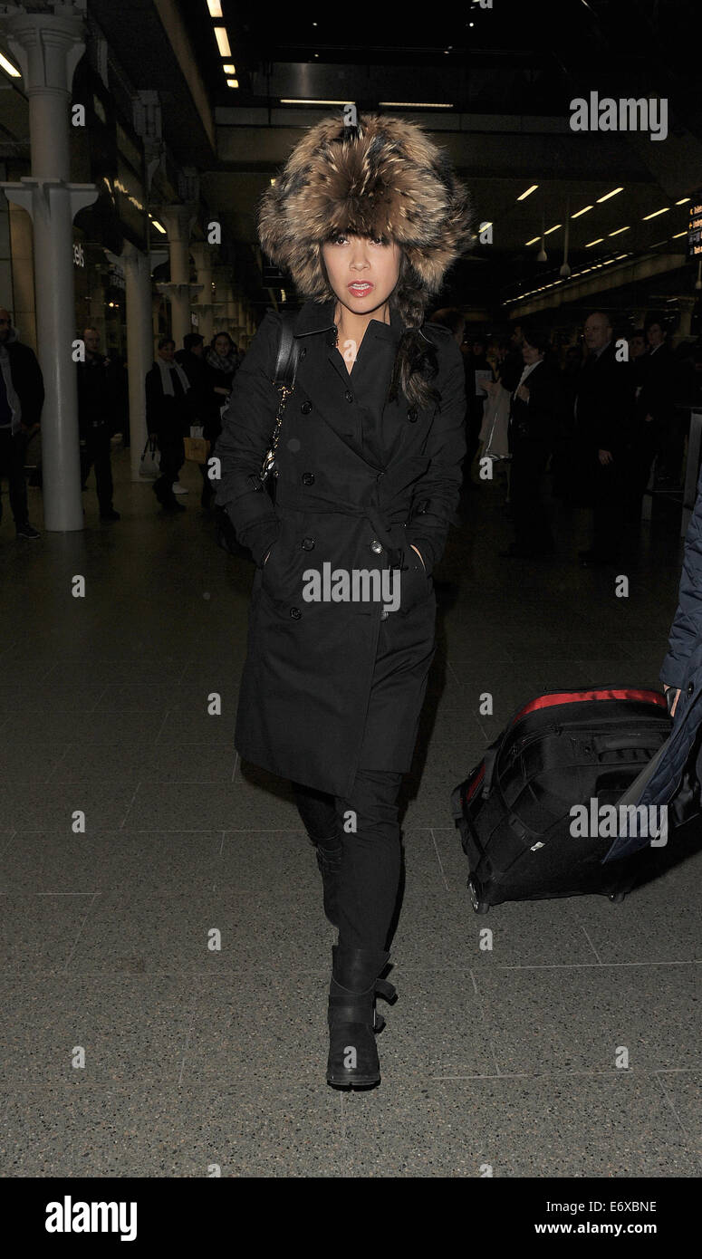 Myleene Klass arriving in London on a Eurostar train from Paris ...