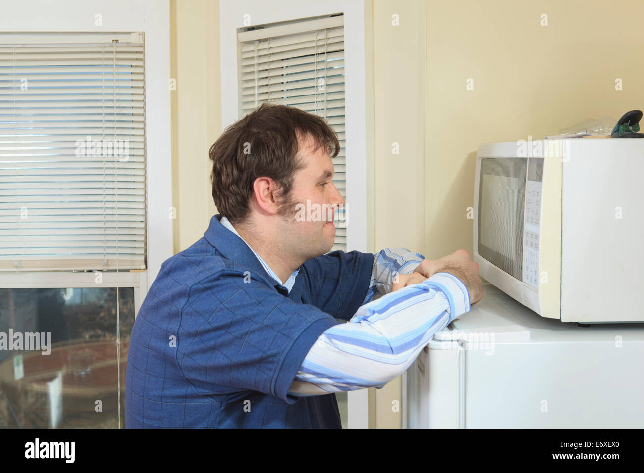 Microwave oven man hi-res stock photography and images - Alamy
