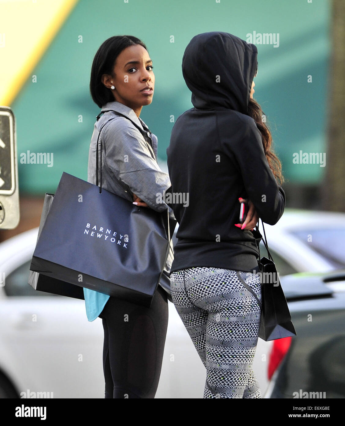 Kelly Rowland shows off her perfect smile after a shopping day out with ...