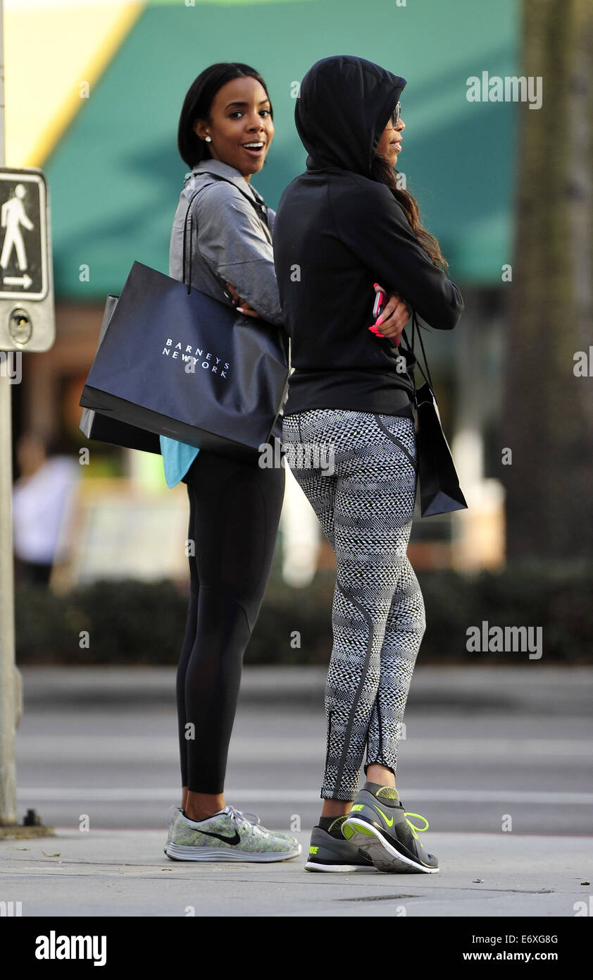 Kelly Rowland shows off her perfect smile after a shopping day out with ...