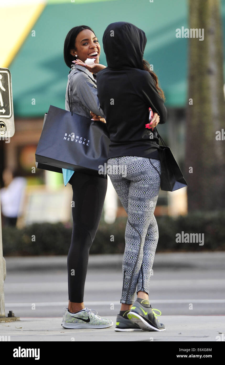 Kelly Rowland shows off her perfect smile after a shopping day out with ...