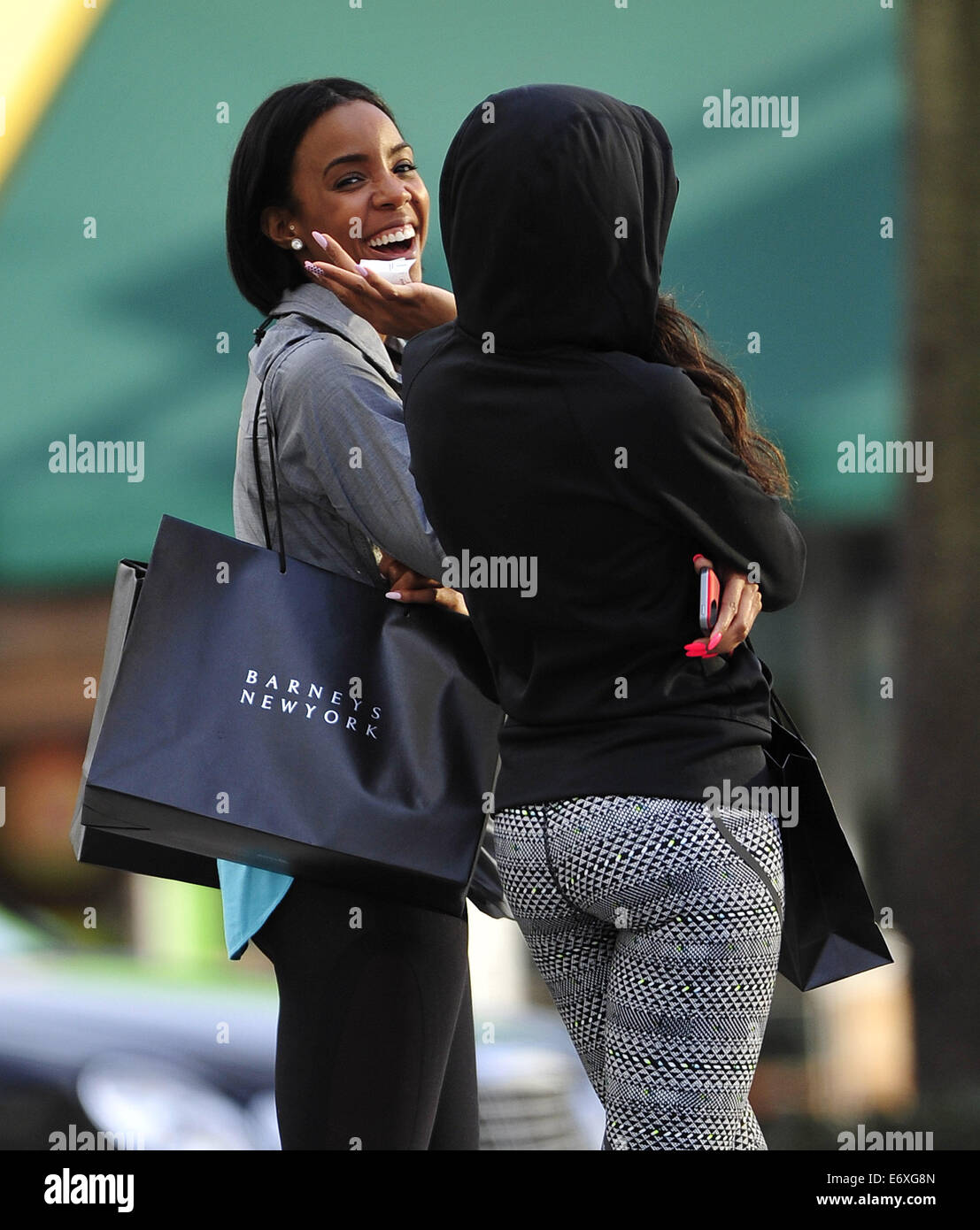 Kelly Rowland shows off her perfect smile after a shopping day out with ...