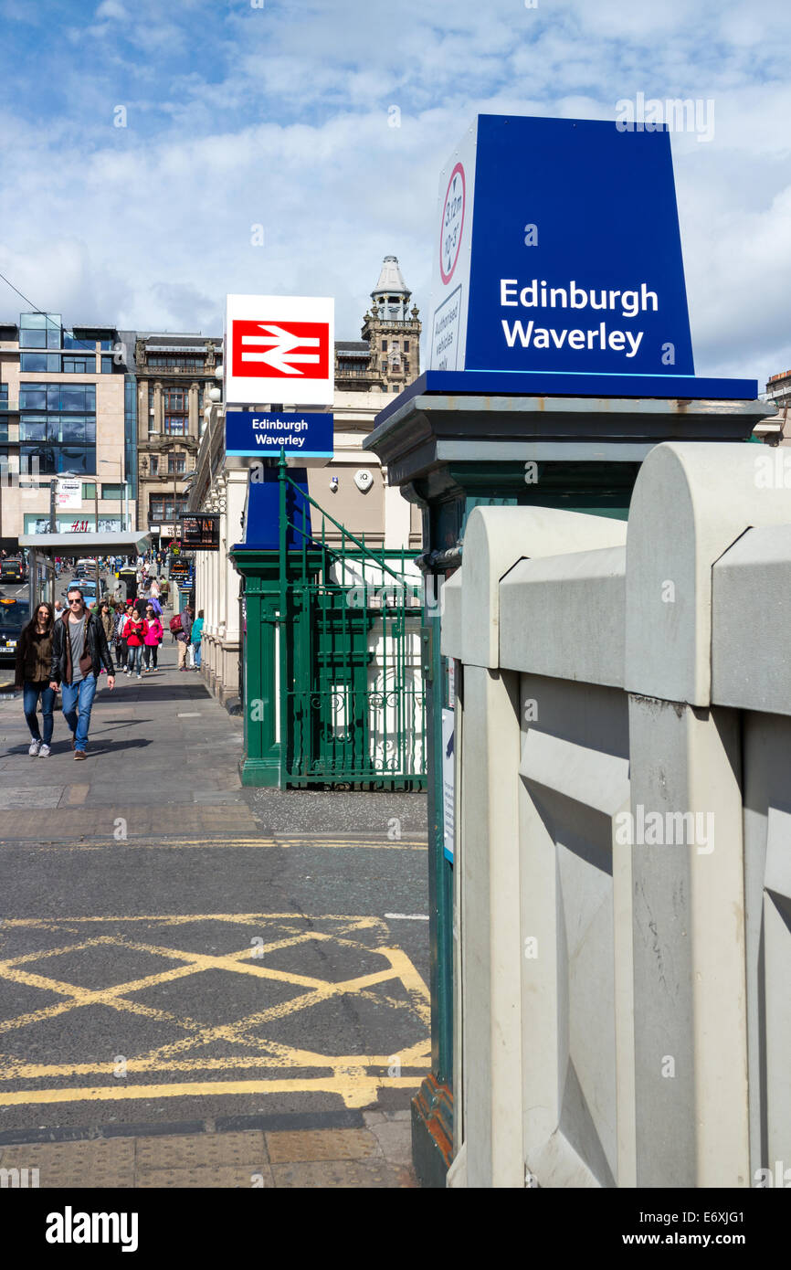 Edinburgh Waverley train station entrance on Waverley Bridge Stock ...