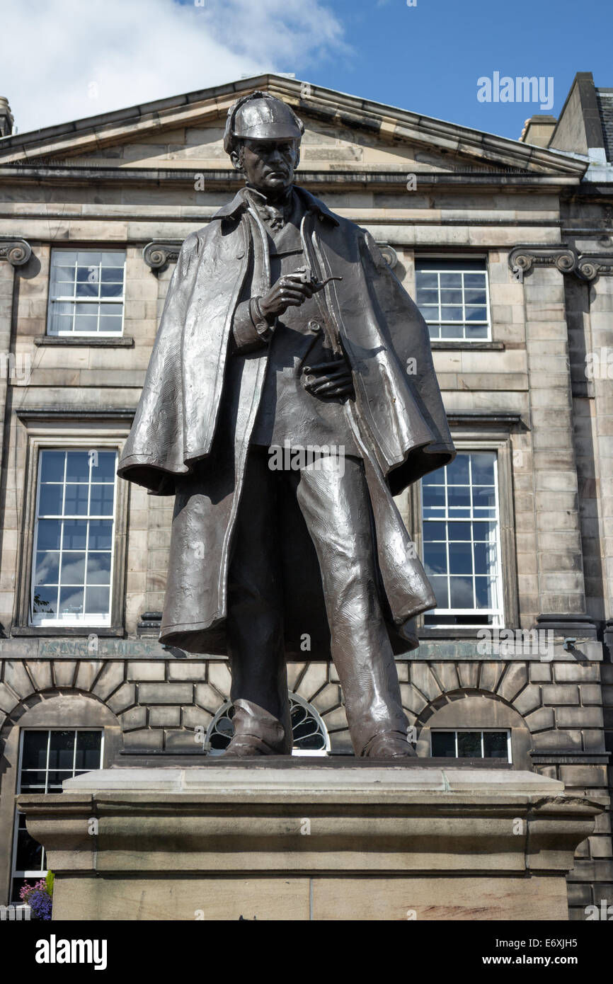 Statue of Sherlock Holmes in memory of Sir Arthur Conan Doyle in ...
