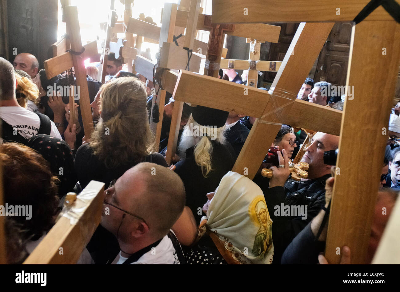Crowd at crucifixion hi-res stock photography and images - Alamy