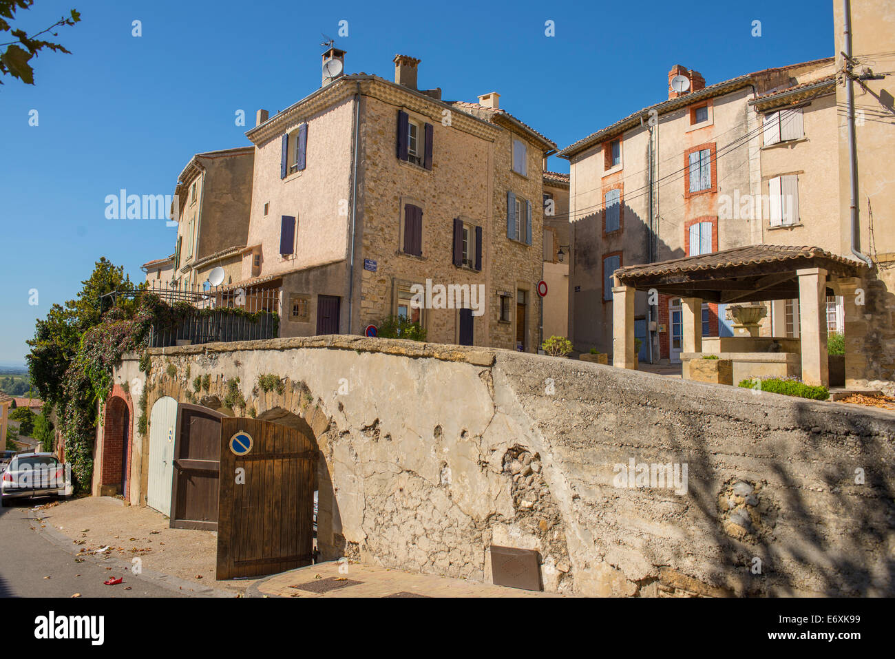 Sablet, Vaucluse, Provence-Alpes-Côte d'Azur, France. Peaceful late ...