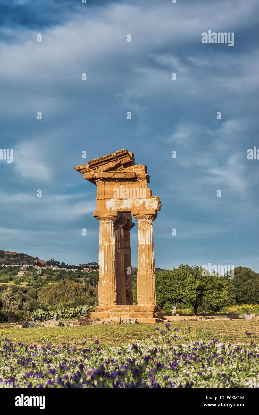 Castor und pollux tempel hi-res stock photography and images - Alamy