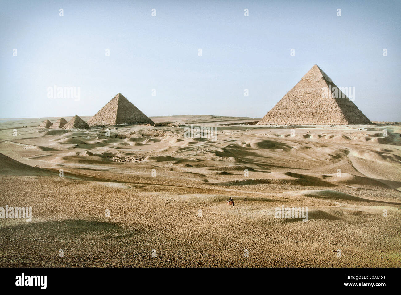 In front of pyramids hi-res stock photography and images - Alamy