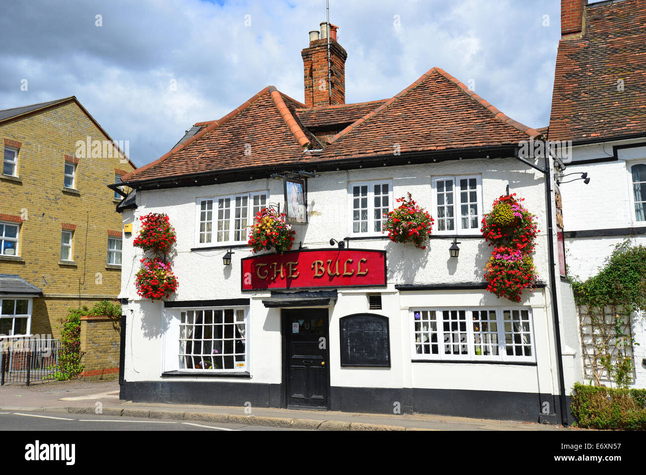 The Bull pub, High Street, Berkhamsted, Hertfordshire, England, United ...