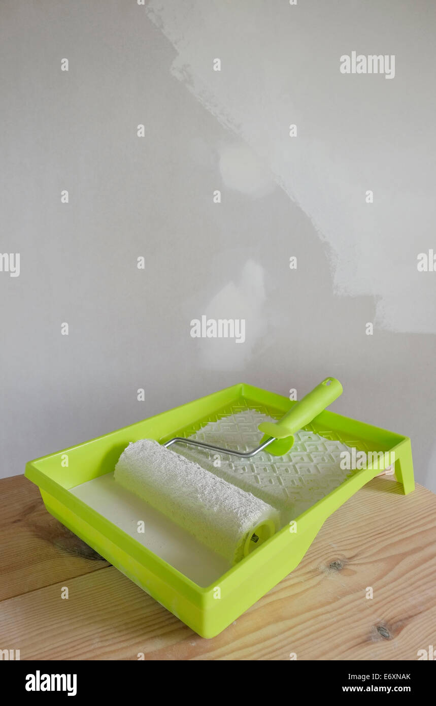 Decorating table hi-res stock photography and images - Alamy