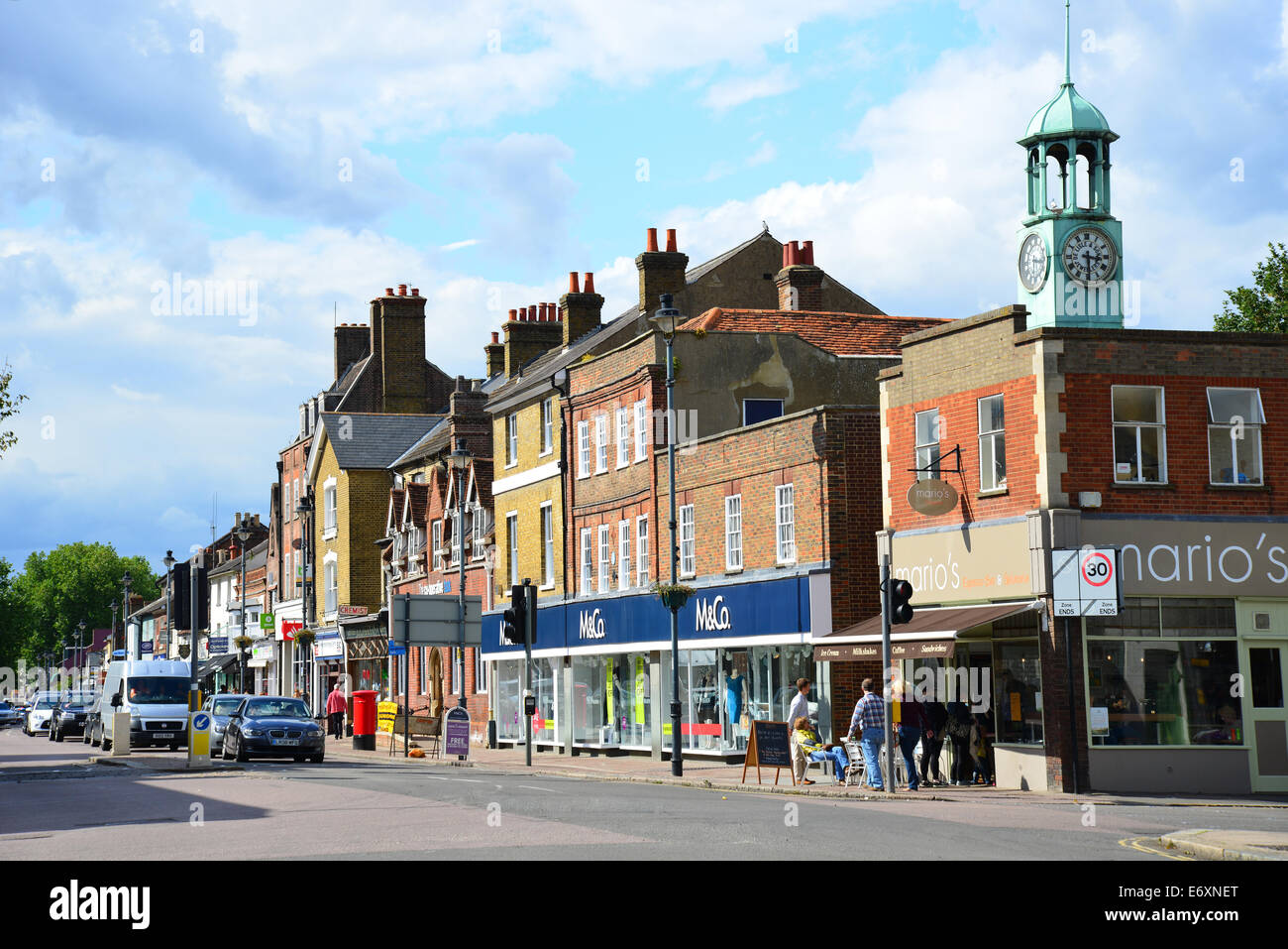 Berkhamsted town centre high street hi-res stock photography and images ...
