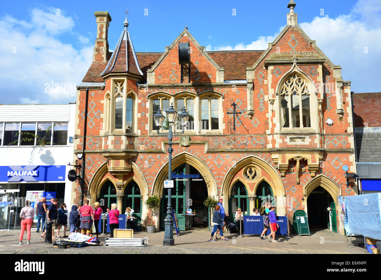 Berkhamsted town centre high street hi-res stock photography and images ...
