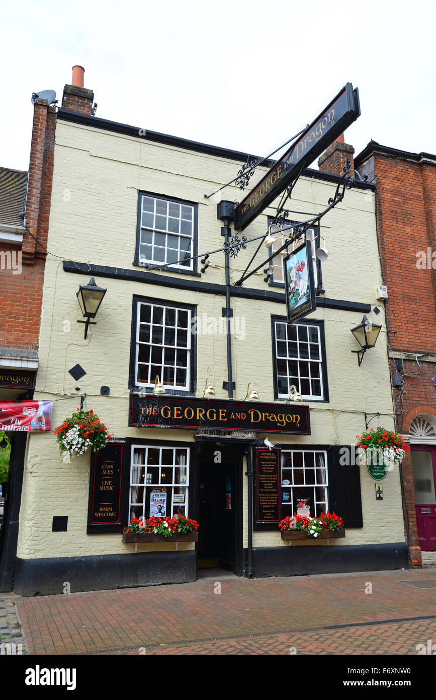 The George and Dragon pub, High Street, Chesham, Buckinghamshire ...