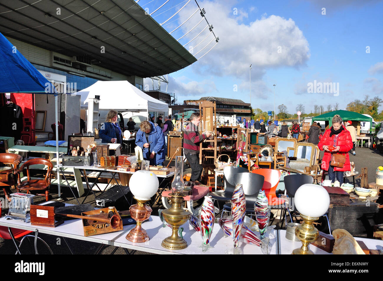 Sunbury Antiques Market Kempton Park Racecourse Sunbury on Thames Sunbury Antiques Market Kempton Park Racecourse Sunbury on Thames