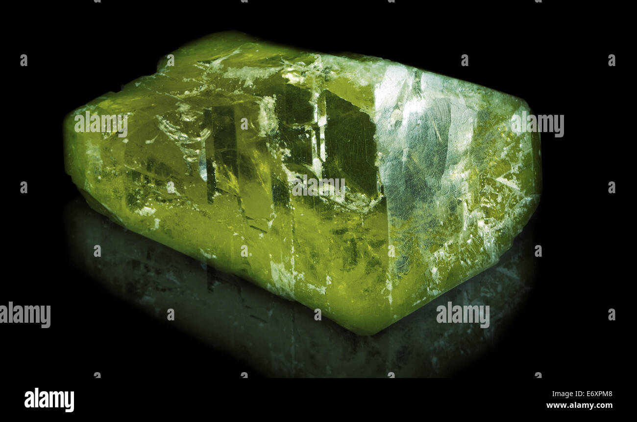 Raw mineral sulfur hi-res stock photography and images - Alamy