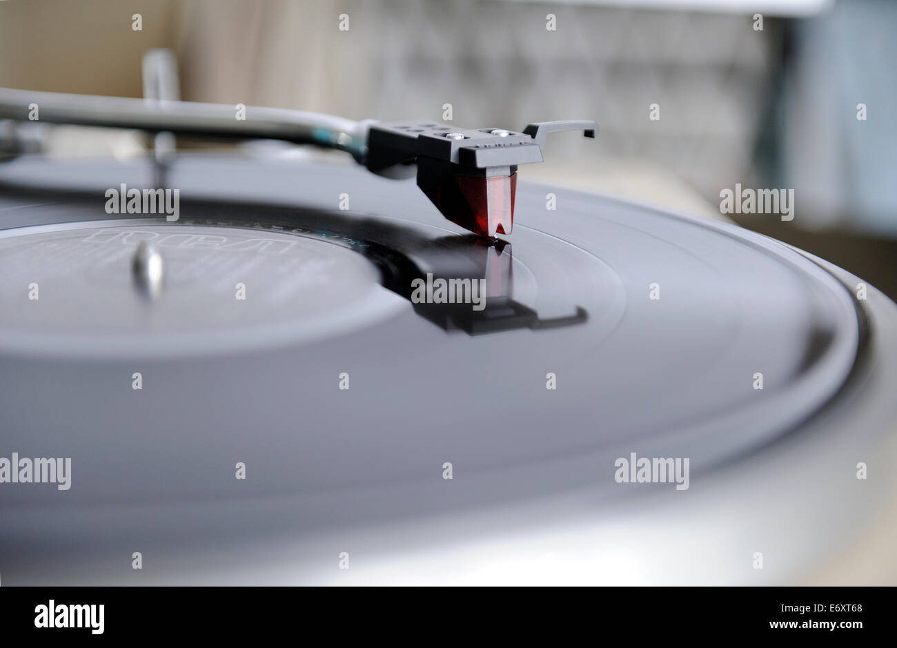 Traditional turntable hi-res stock photography and images - Alamy