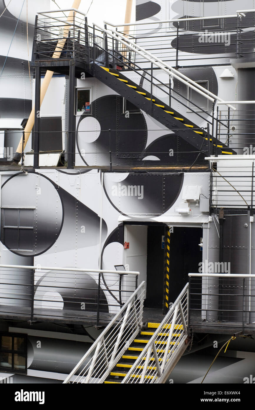 Spray painting boat hi-res stock photography and images - Alamy