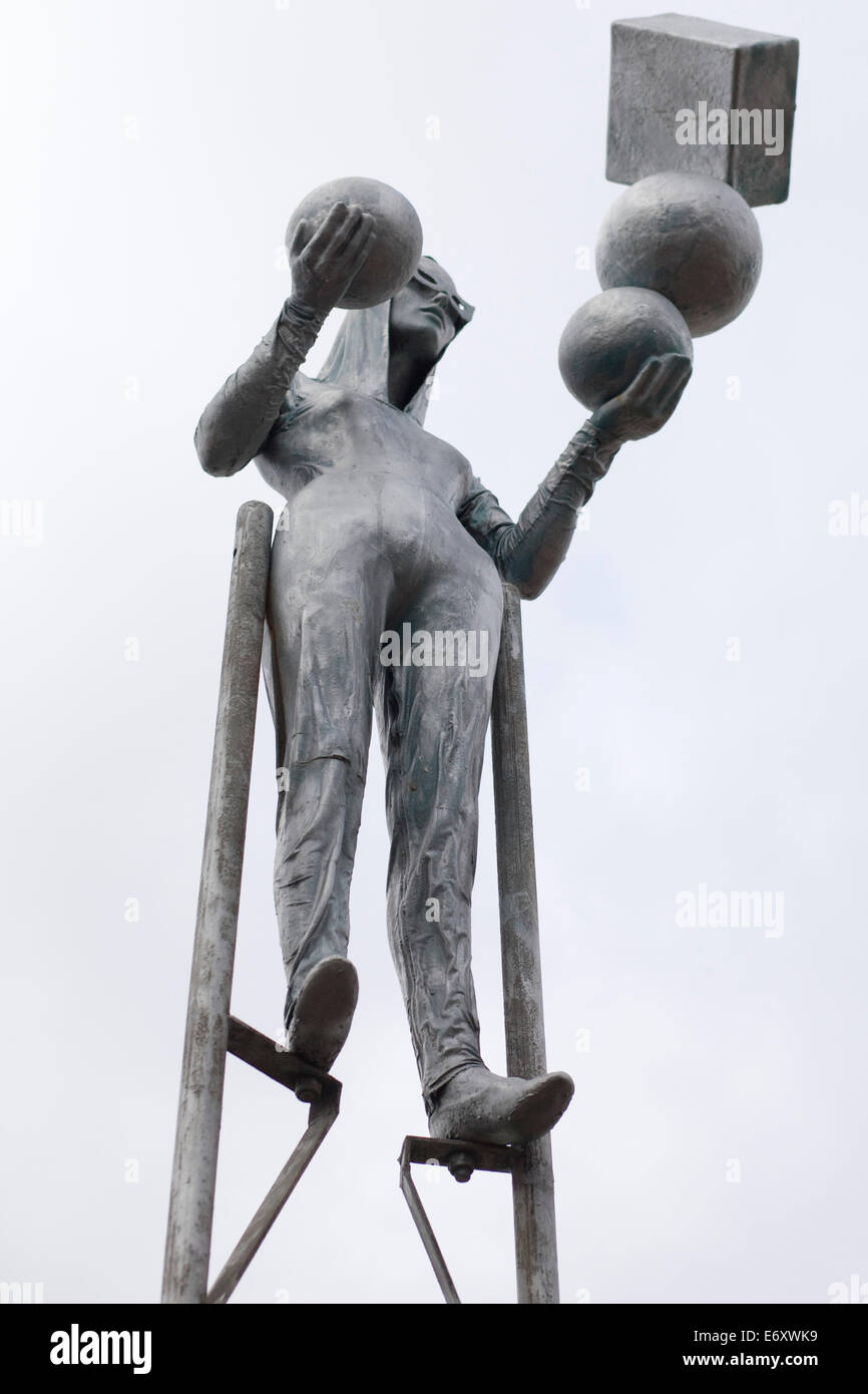 Silver ball structure hi-res stock photography and images - Alamy