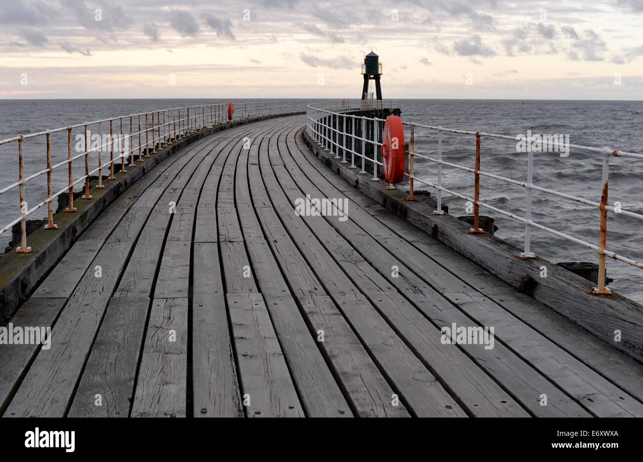 Whitby pier harbour hi-res stock photography and images - Alamy