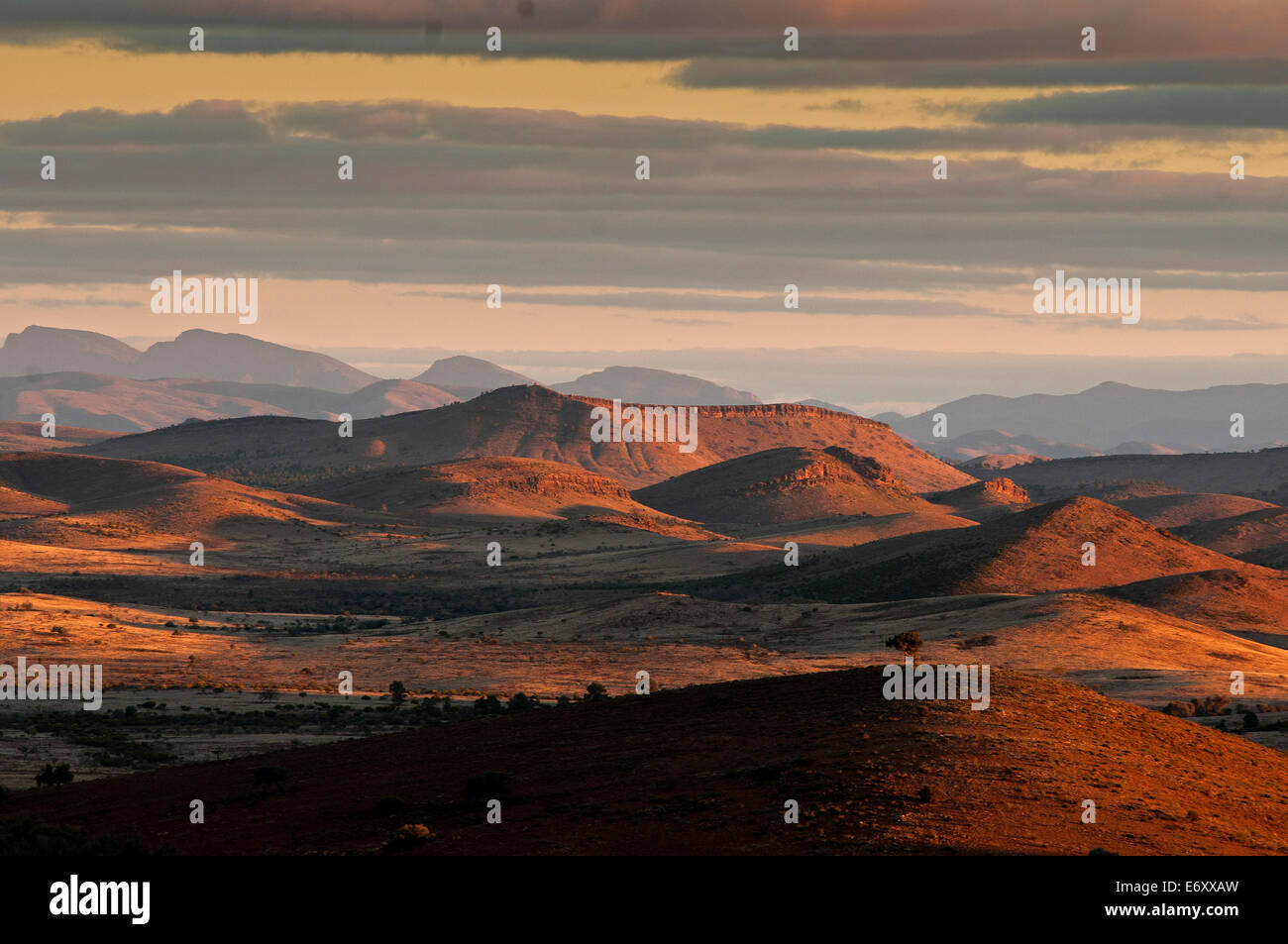 Sunset over the Flinders Ranges, Flinders Ranges, South Australia ...