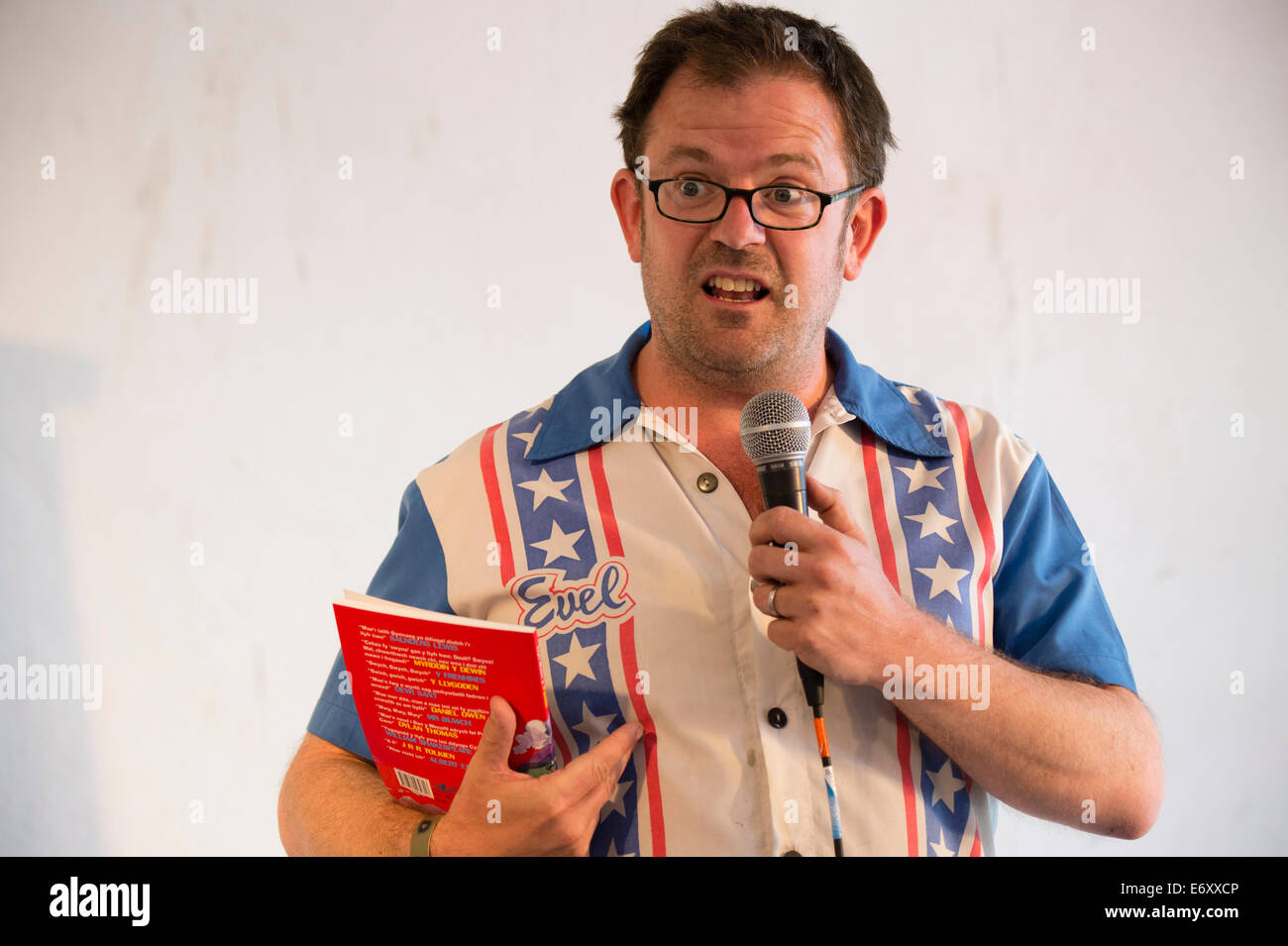 Welsh comedian daniel glyn performing hi-res stock photography and ...