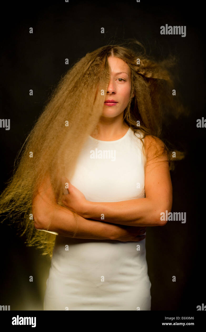Windy wavy hair hi-res stock photography and images - Alamy