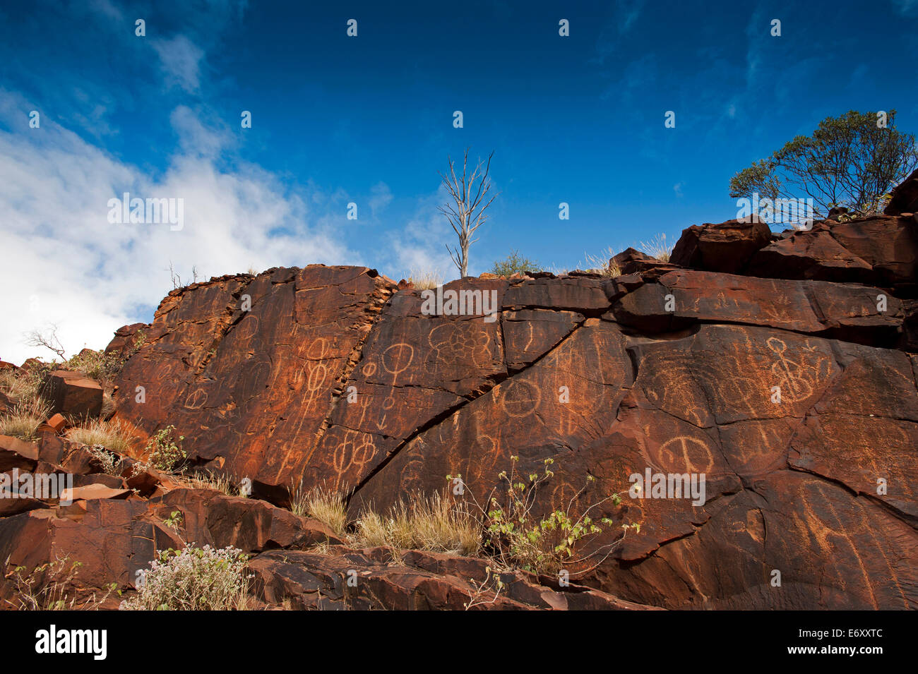Aboriginal rock art landscape hi-res stock photography and images - Alamy