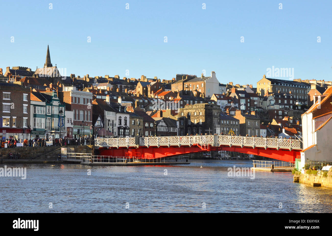 Whitby swing bridge yorkshire hi-res stock photography and images - Alamy