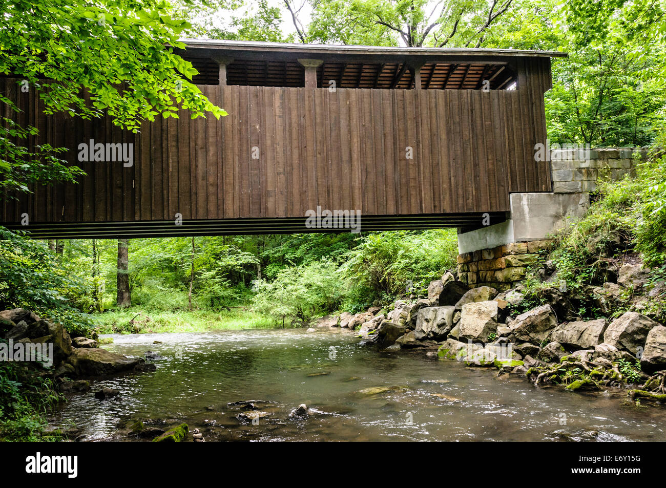 Queen post truss covered bridge hi-res stock photography and images - Alamy