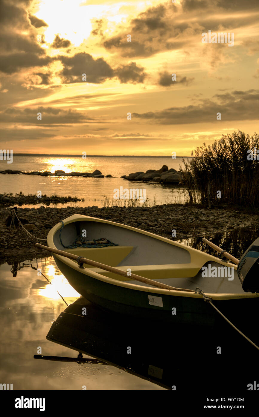 Boat rowing sunset hi-res stock photography and images - Alamy