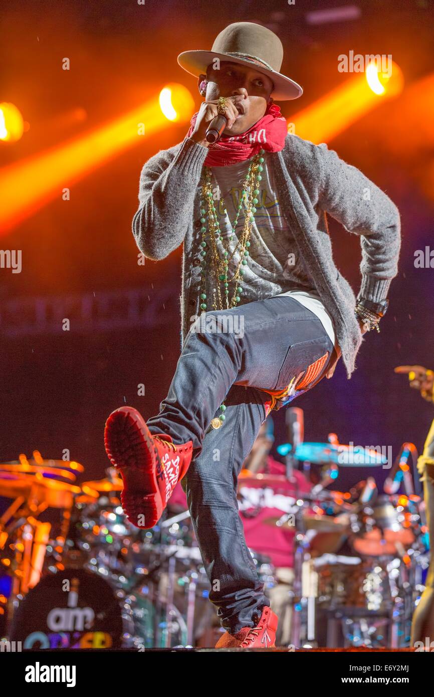 Pharrell williams concert hi-res stock photography and images - Alamy