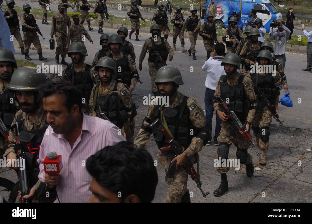 Islamabad, Pakistan. 1st Sept, 2014. Pakistani soldiers arrive at the ...