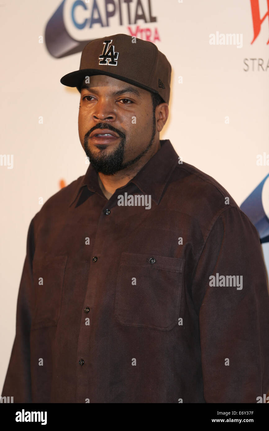 Ice cube kevin hart lead hi-res stock photography and images - Alamy